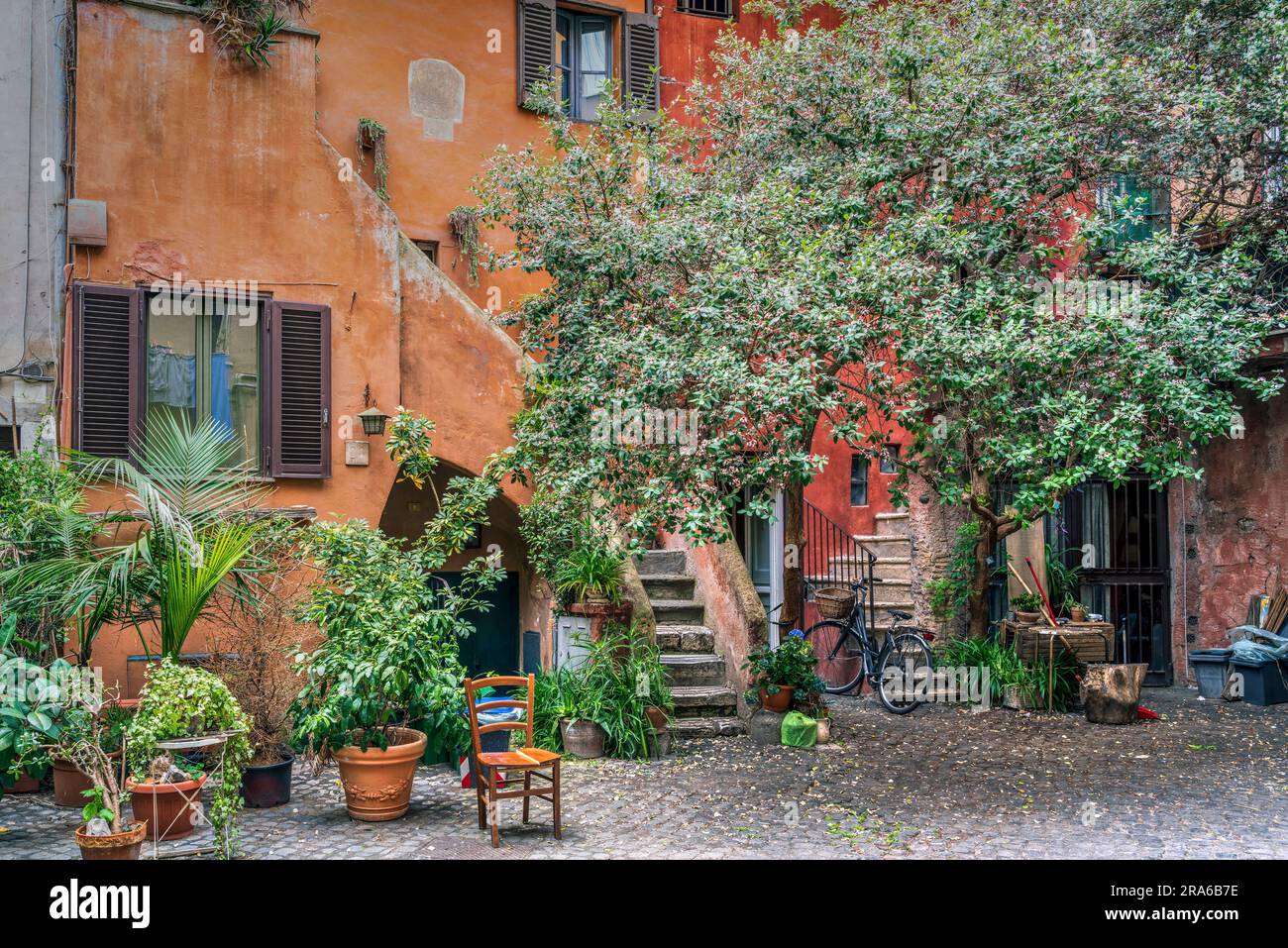 Scenic medieval courtyard, Trastevere, Rome, Lazio, Italy Stock Photo ...