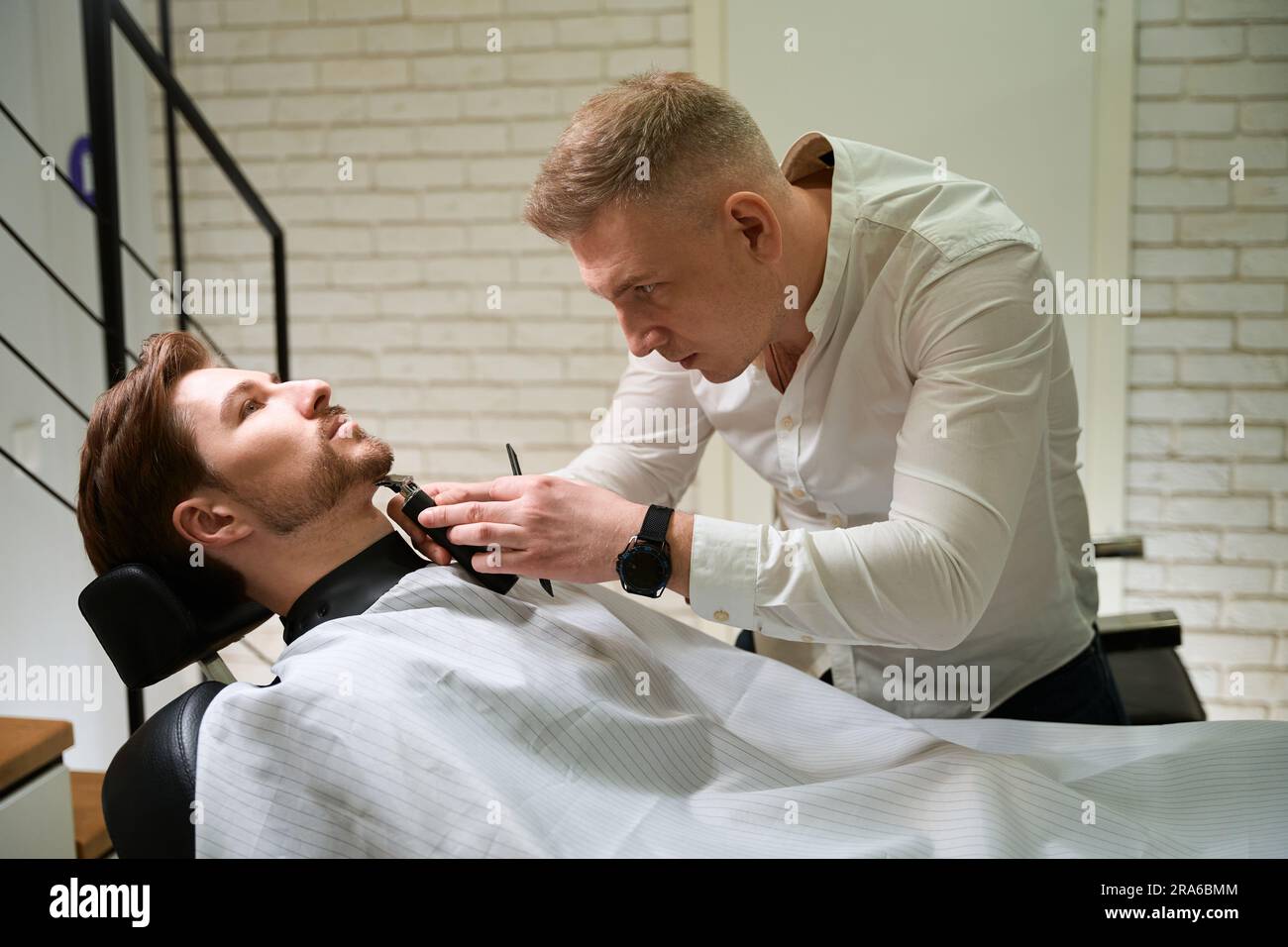 Barber work cutting edging beard hi-res stock photography and images ...