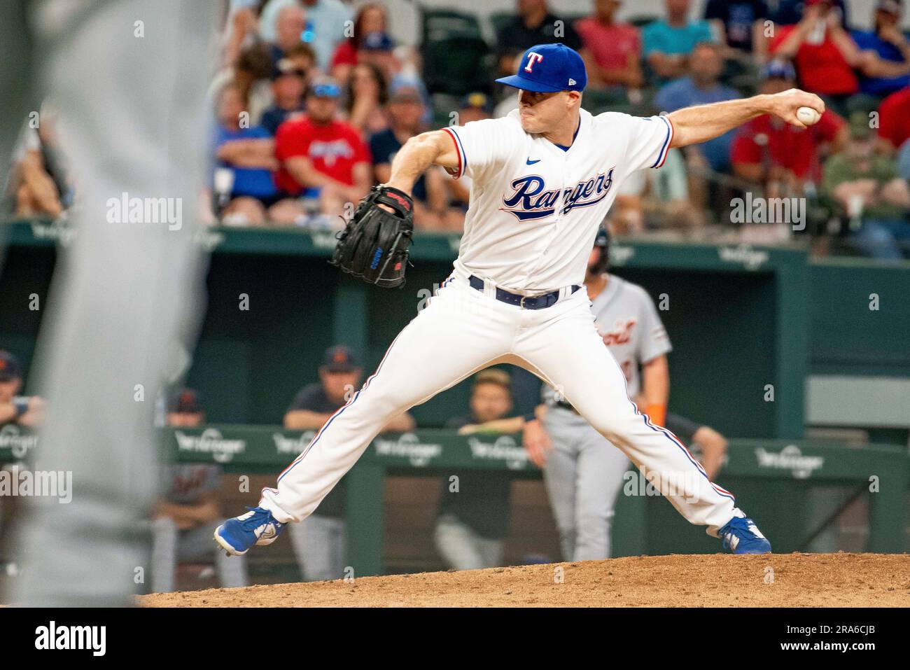 Texas Rangers relief pitcher John King (32) prepares to deliver a pitch ...