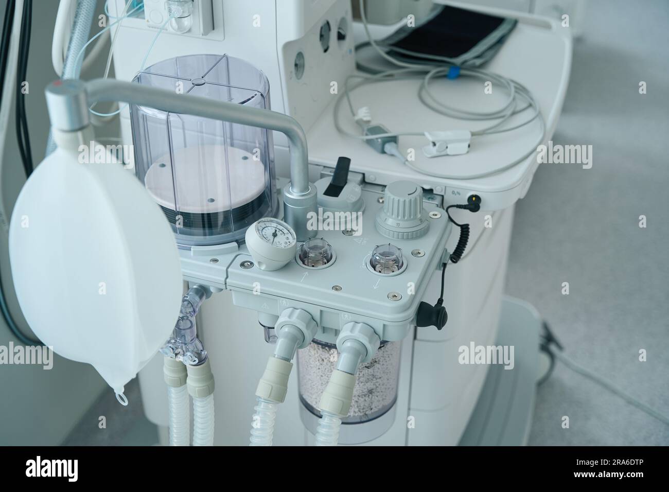 Breathing apparatus anesthesia in hi-res stock photography and images - Alamy