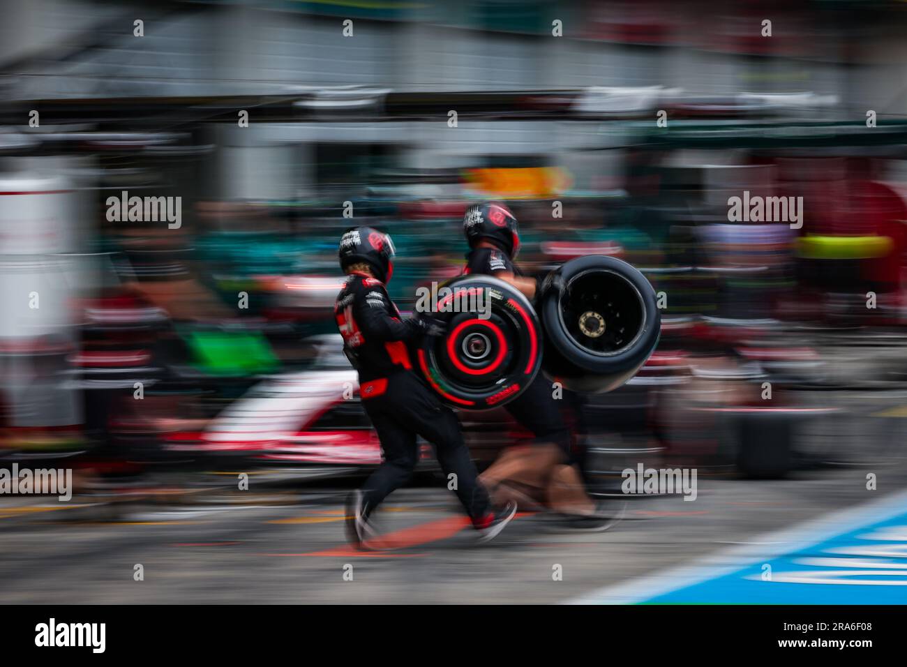 Formula 1 pitstop 2023 hi-res stock photography and images - Alamy