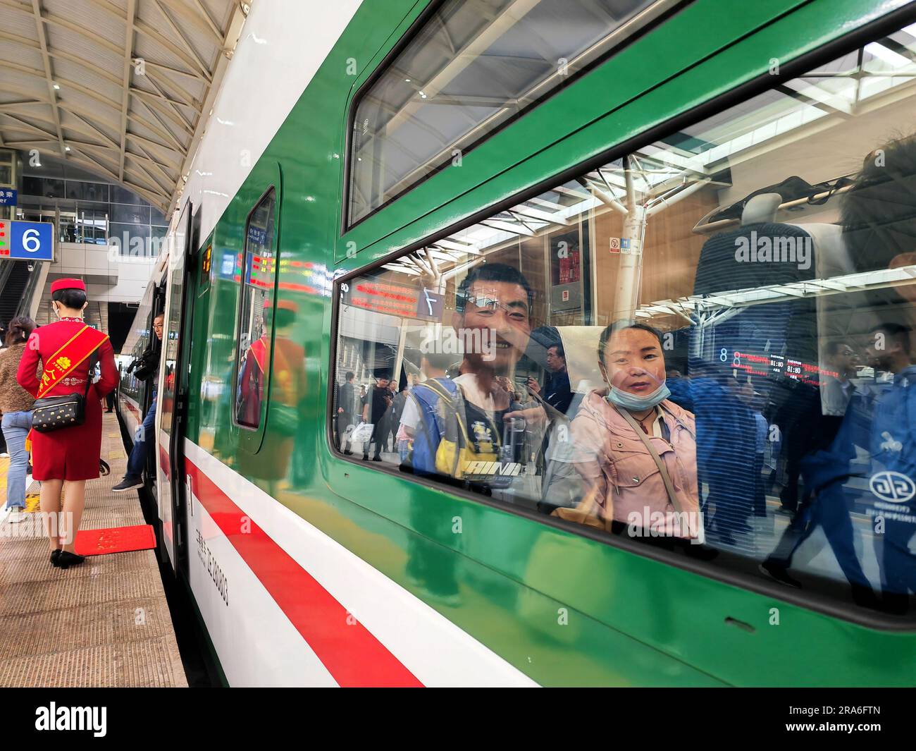 Golmud railway station hi-res stock photography and images - Alamy