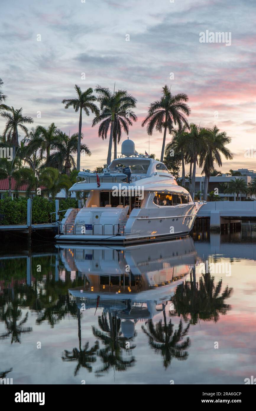 Fort Lauderdale, Florida, USA. View across tranquil waterway in the ...