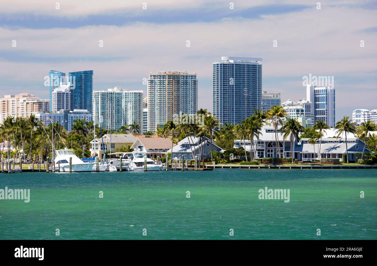 Fort Lauderdale, Florida, USA. View across the Stranahan River to ...