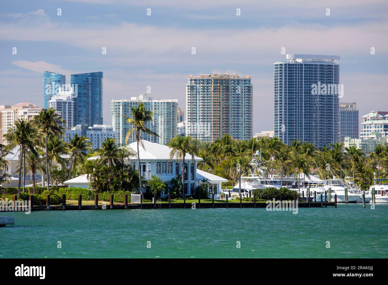 Fort Lauderdale, Florida, USA. View across the Stranahan River to ...