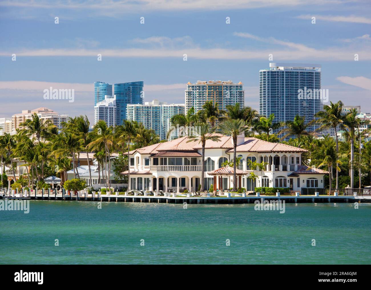 Fort Lauderdale, Florida, USA. View across the Stranahan River to ...