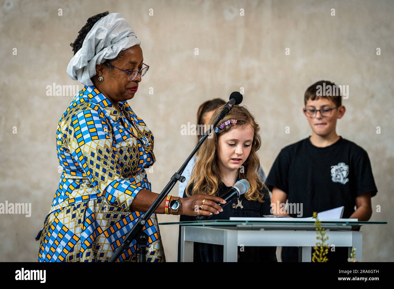 MIDDELBURG - School children recite poems during the Keti Koti ...