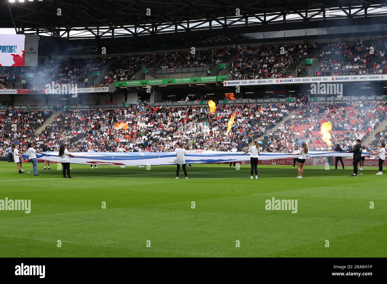 England portugal crest hi-res stock photography and images - Alamy