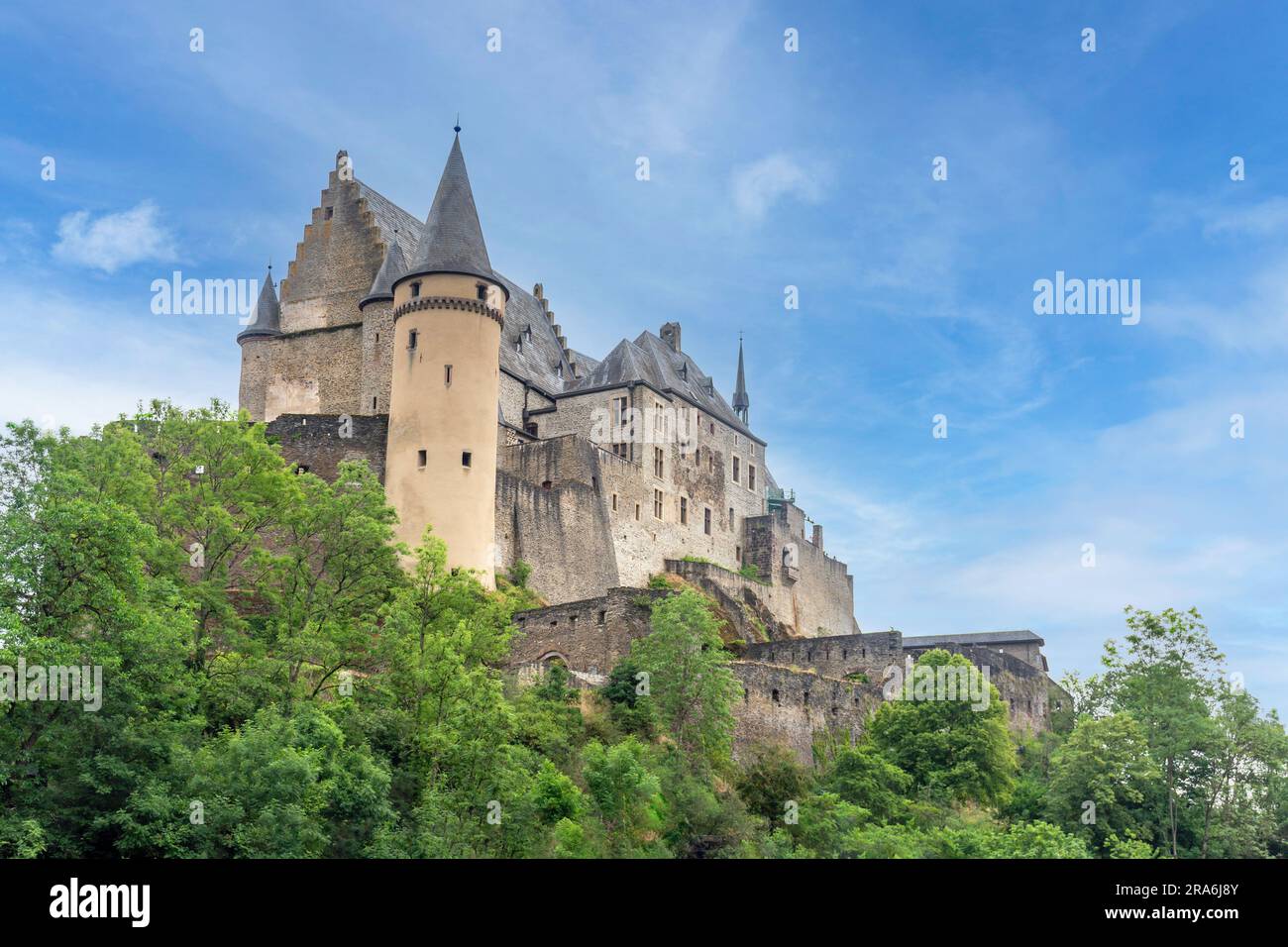 Medieval vianden castle chateau de vianden old town hilltop can hi-res ...