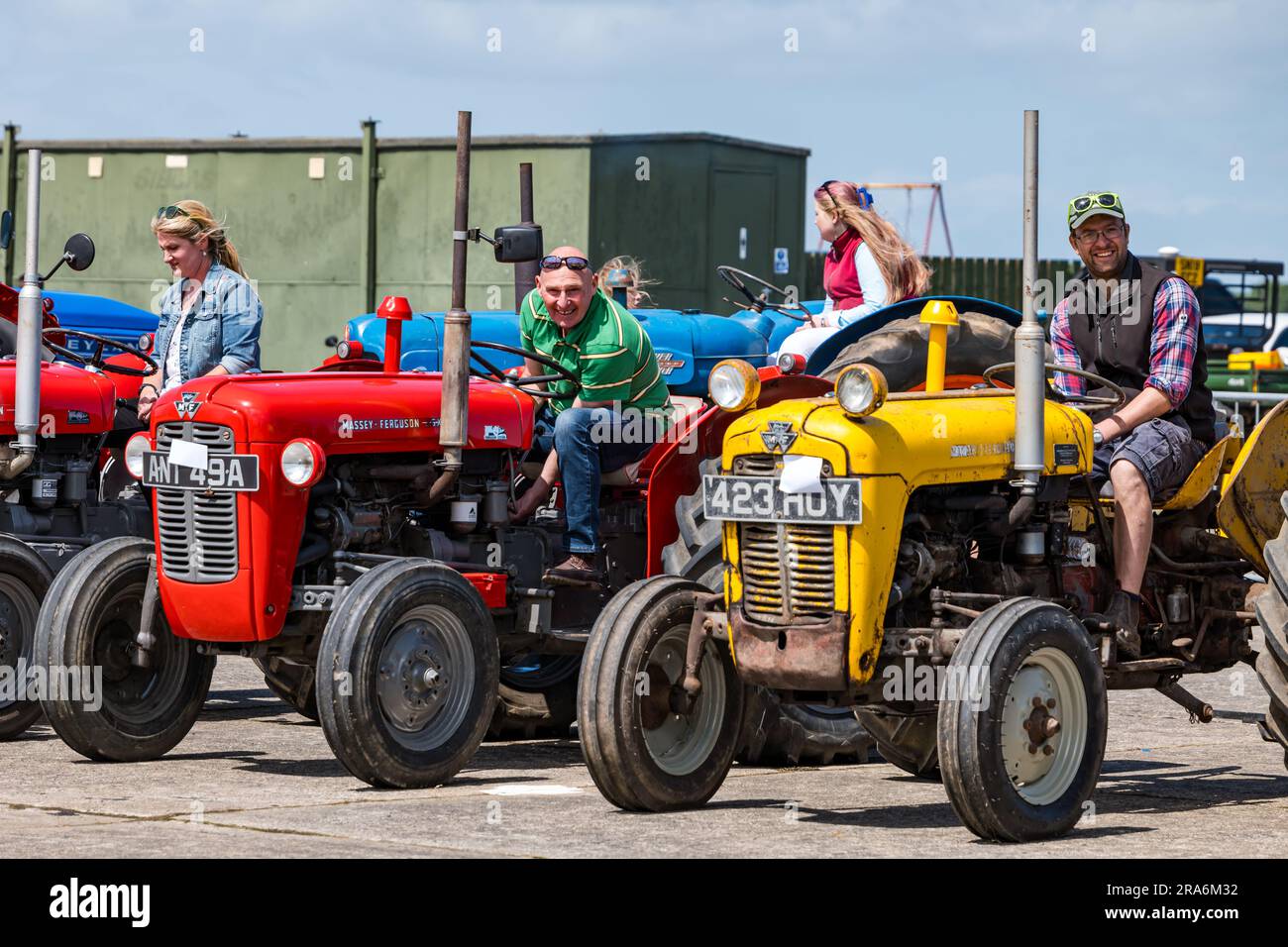 Vintage tractor parade uk hi-res stock photography and images - Alamy