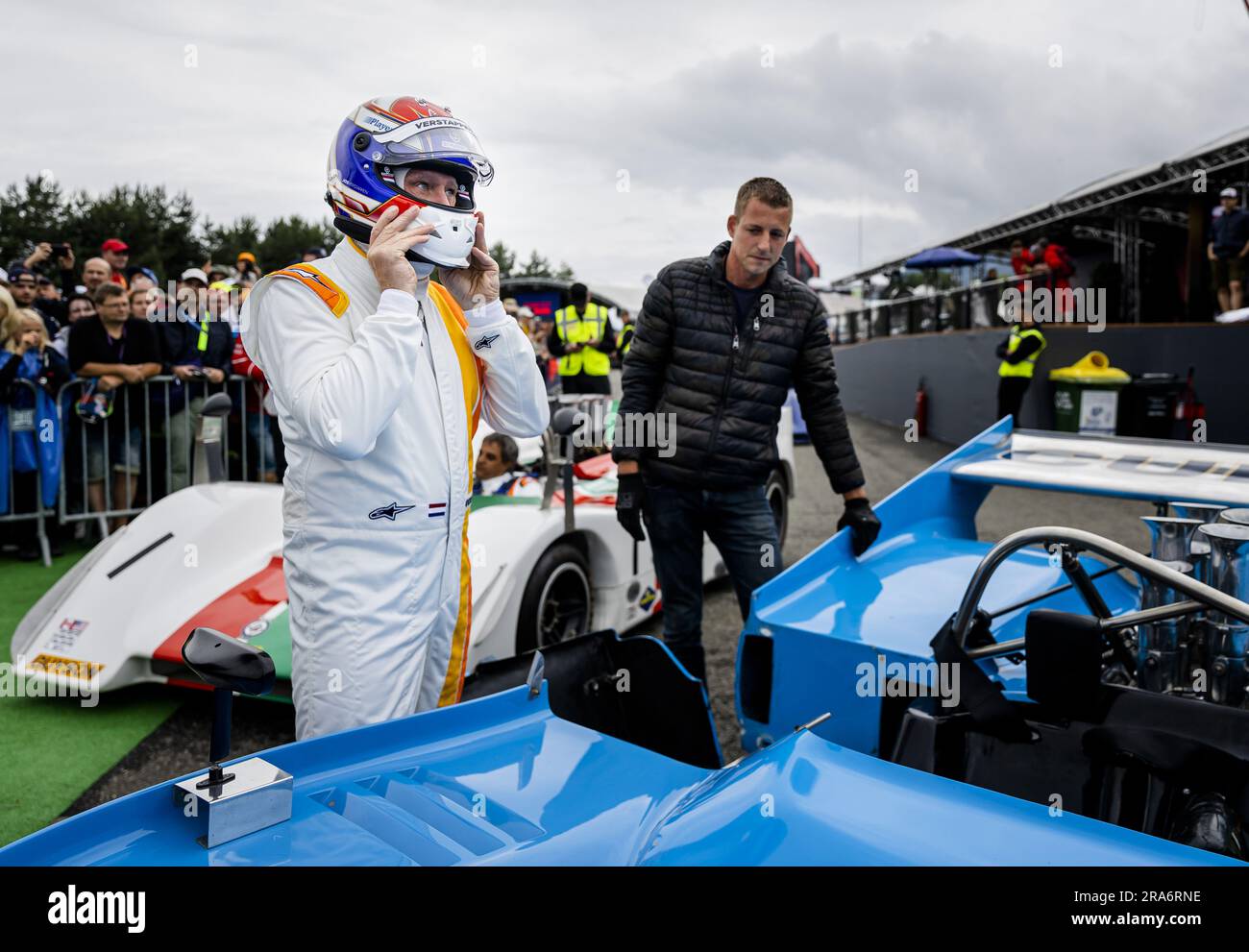 SPIELBERG - Jos Verstappen ahead of a parade of legendary racing cars ...