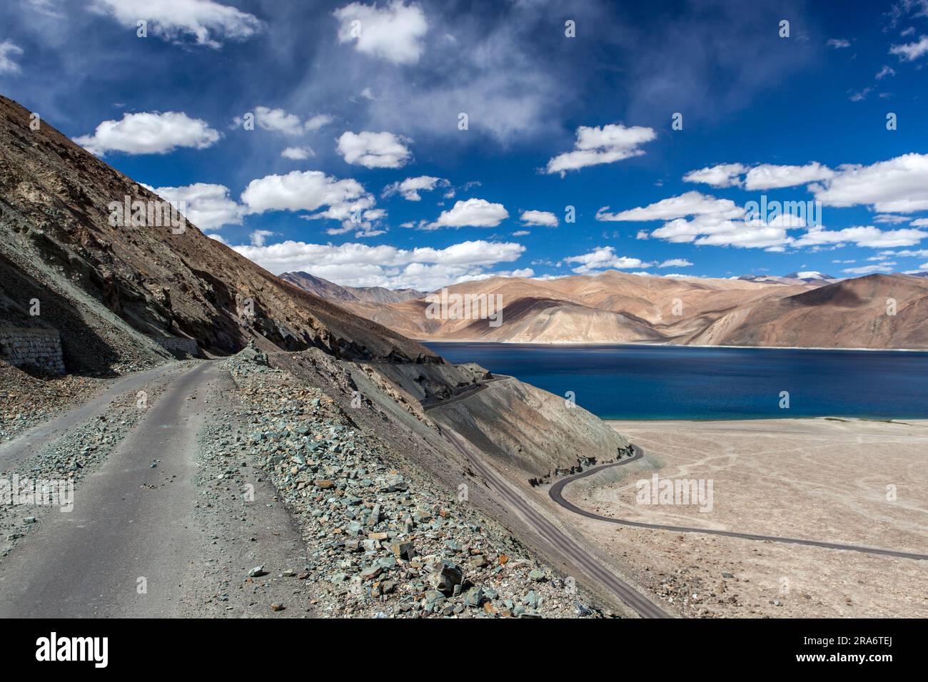 Beautiful road along lake hi-res stock photography and images - Alamy