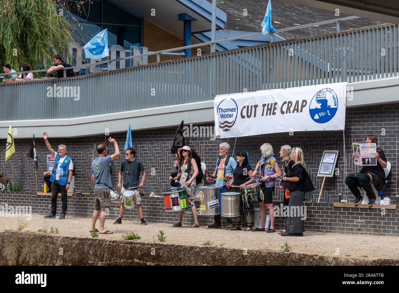 Dirty thames hi-res stock photography and images - Alamy