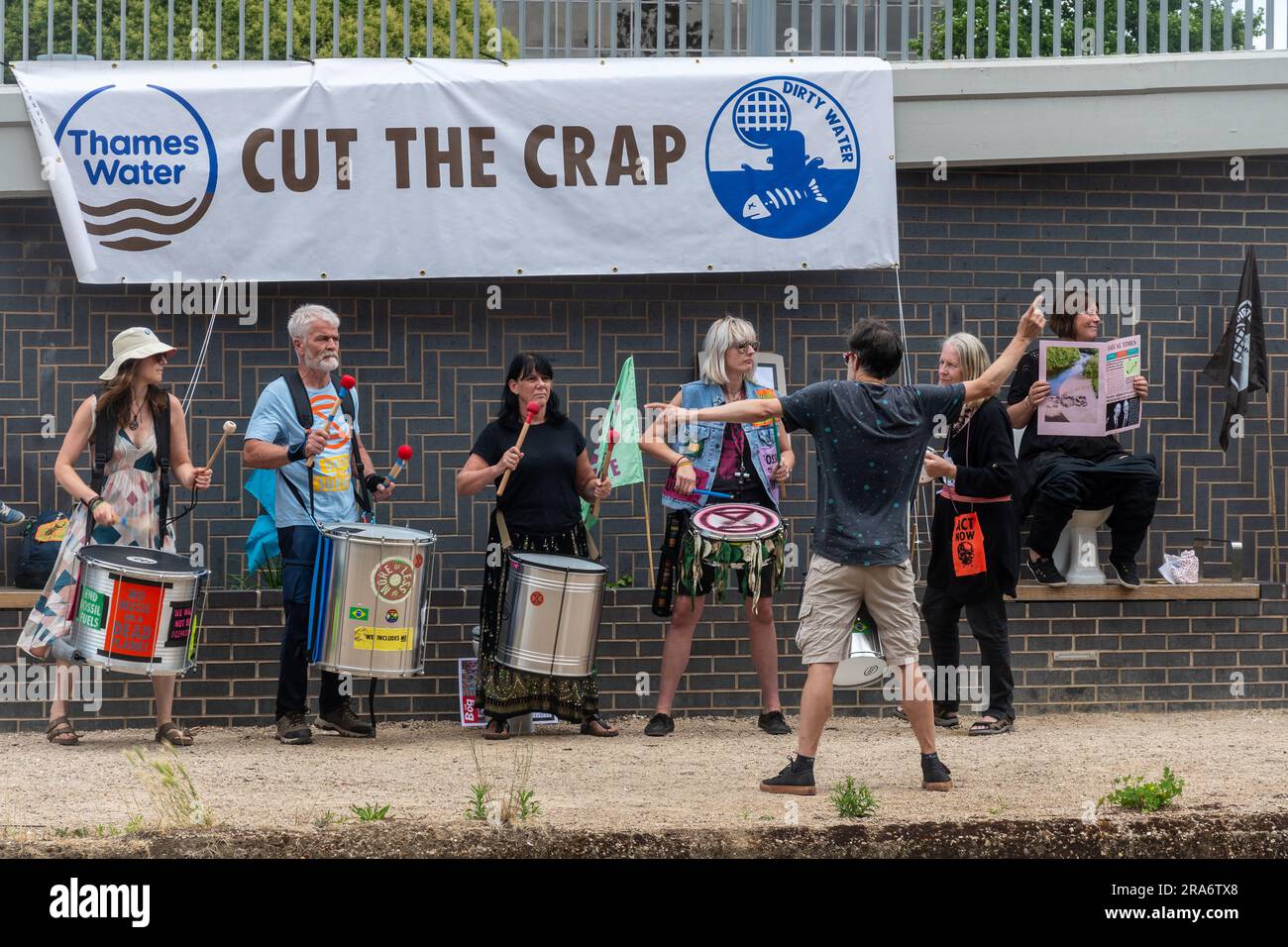 Dirty thames hi-res stock photography and images - Alamy