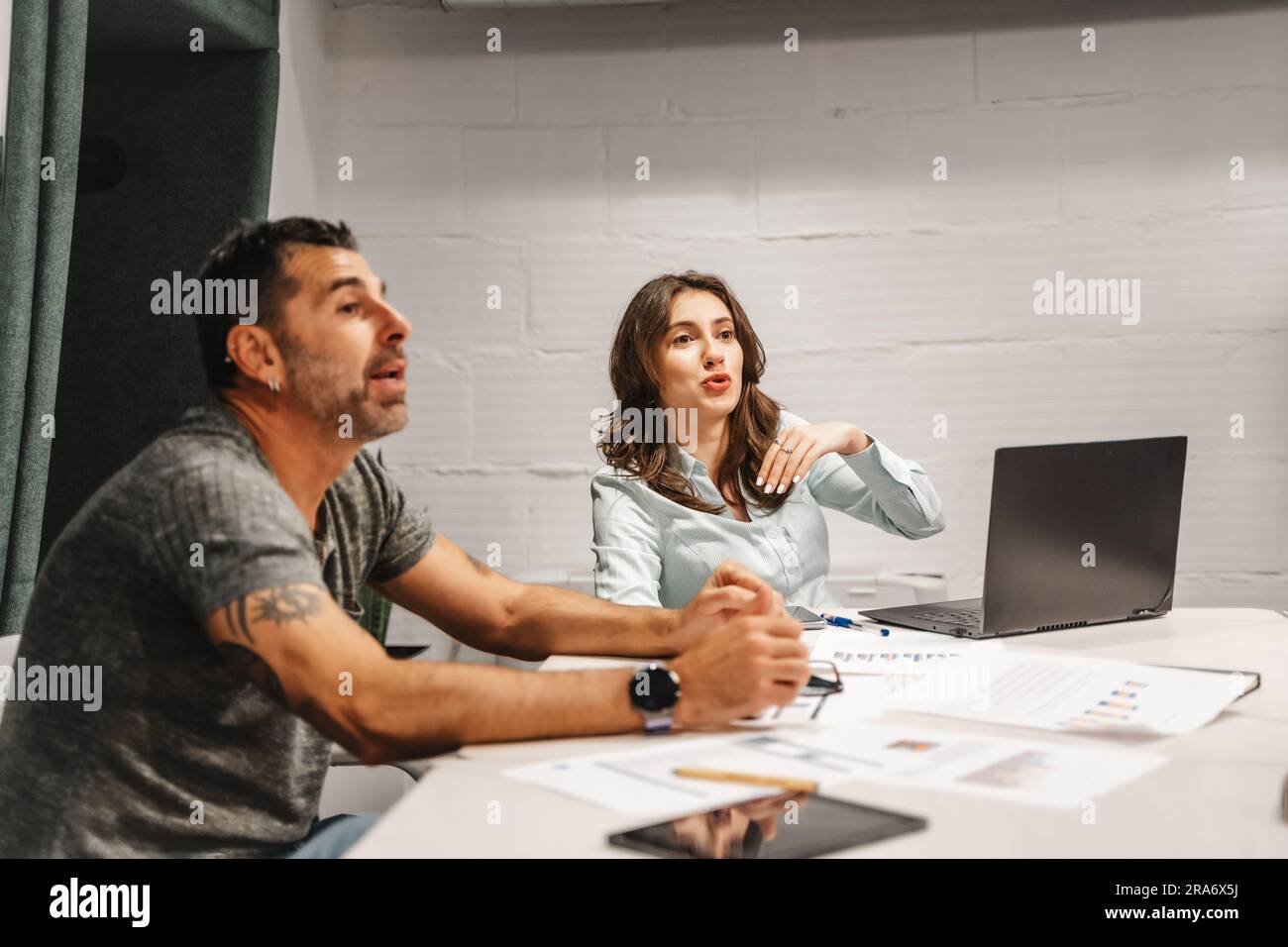 Business people confronting ideas. Inter-generational colleagues ...