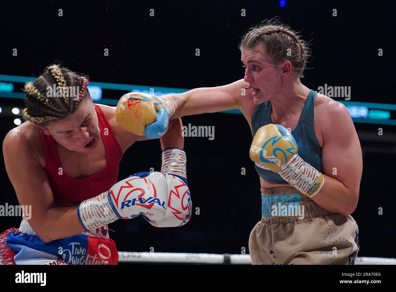 Kirstie Bavington (left) and April Hunter during their welterweight ...