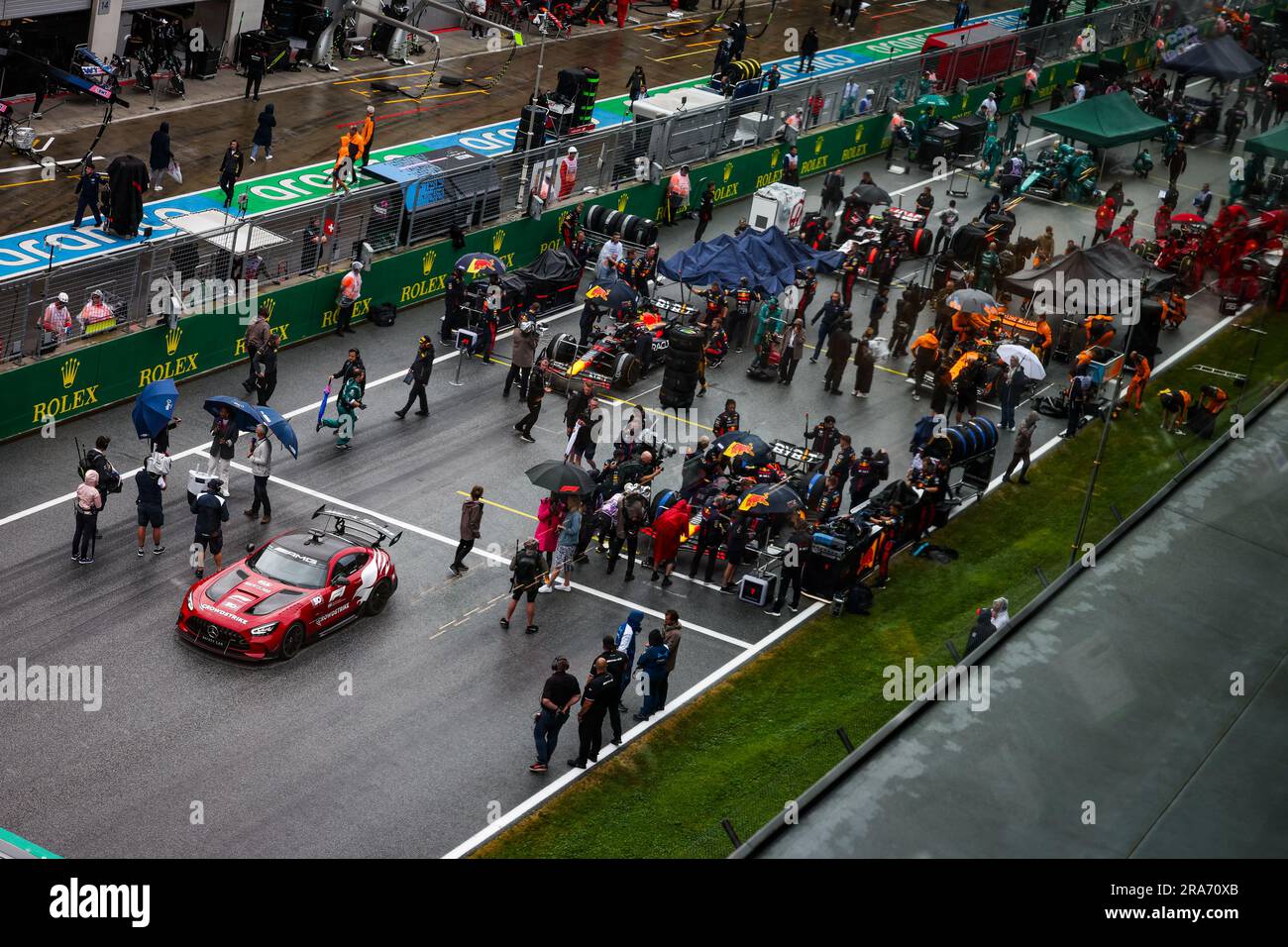 The Sprint Race starting grid: FIA Mercedes-AMG GT Black Series Safety ...