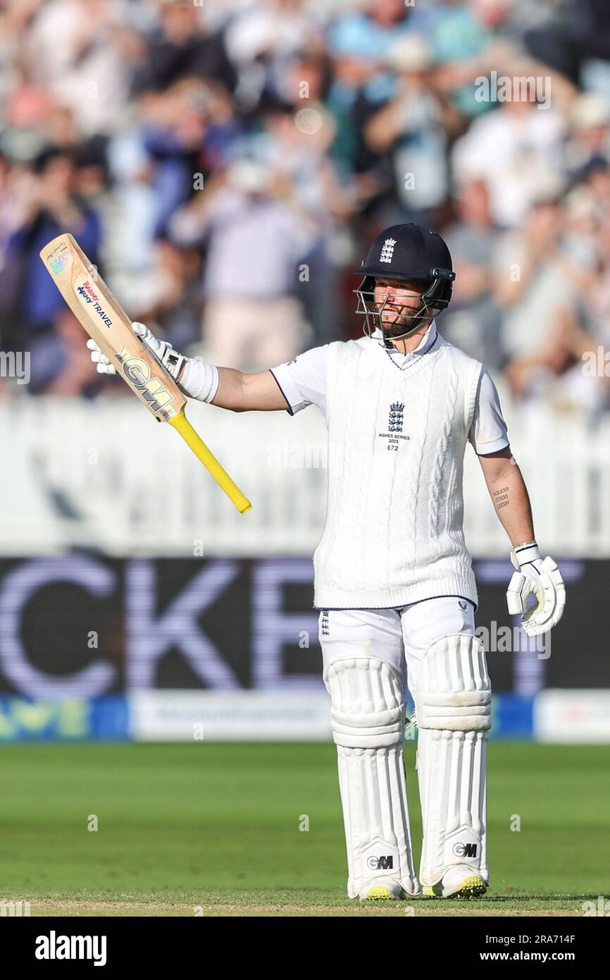 Ben Duckett of England celebrates his half century during the LV ...