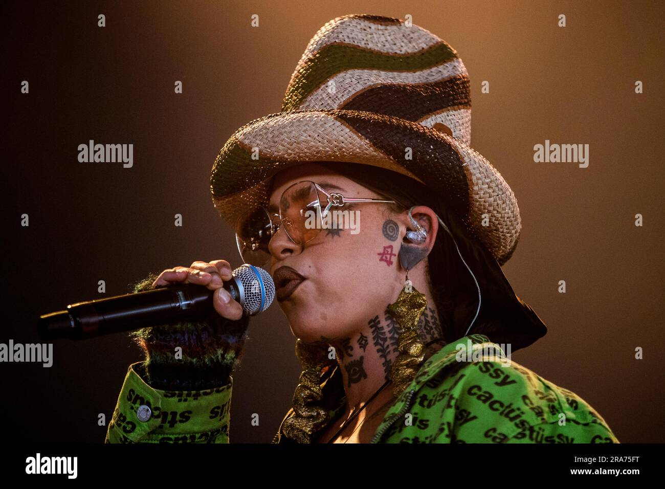 Greentea peng singer hi-res stock photography and images - Alamy