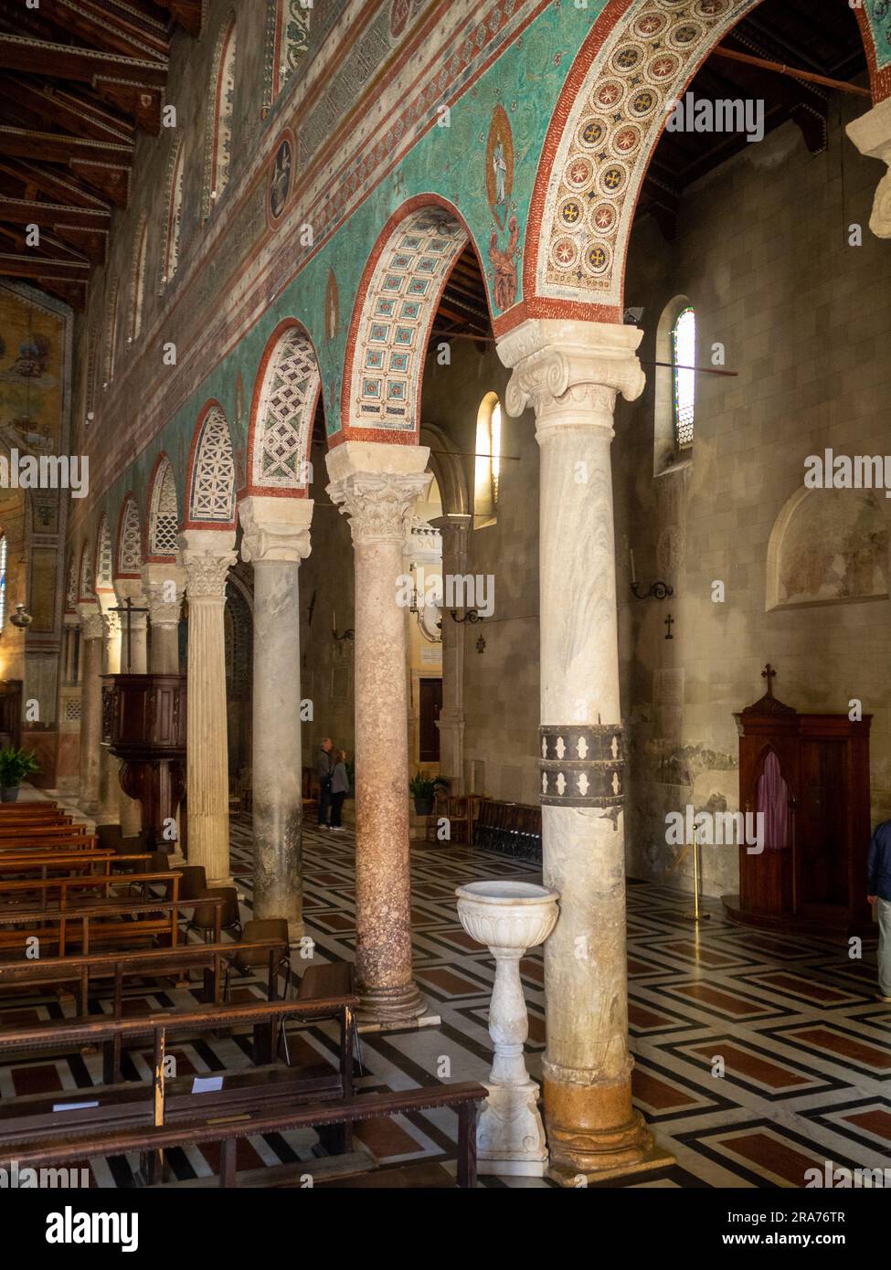 Interior of the Romanesque Cathedral of San Secondiano, Chiusi Stock ...