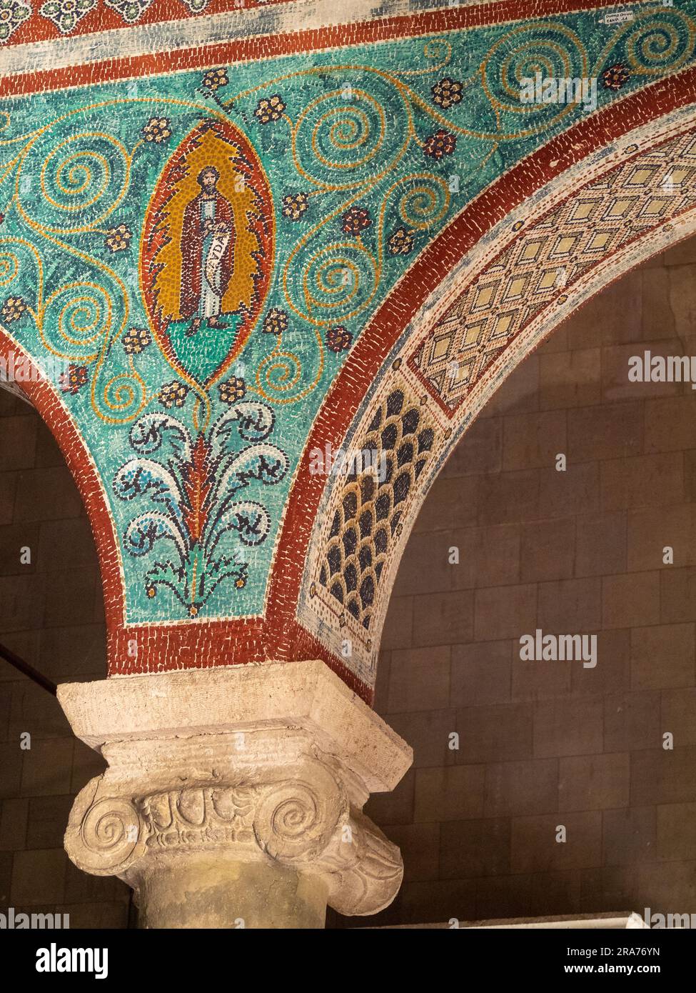 Fake column hi-res stock photography and images - Alamy