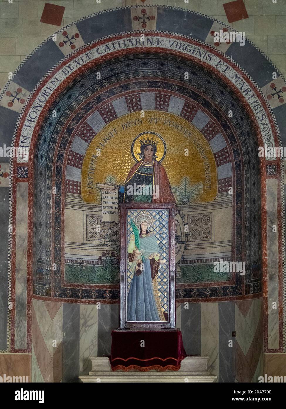 Fake mosaic painted altar apse by Arturo Viligiardi, Chiusi Cathedral ...
