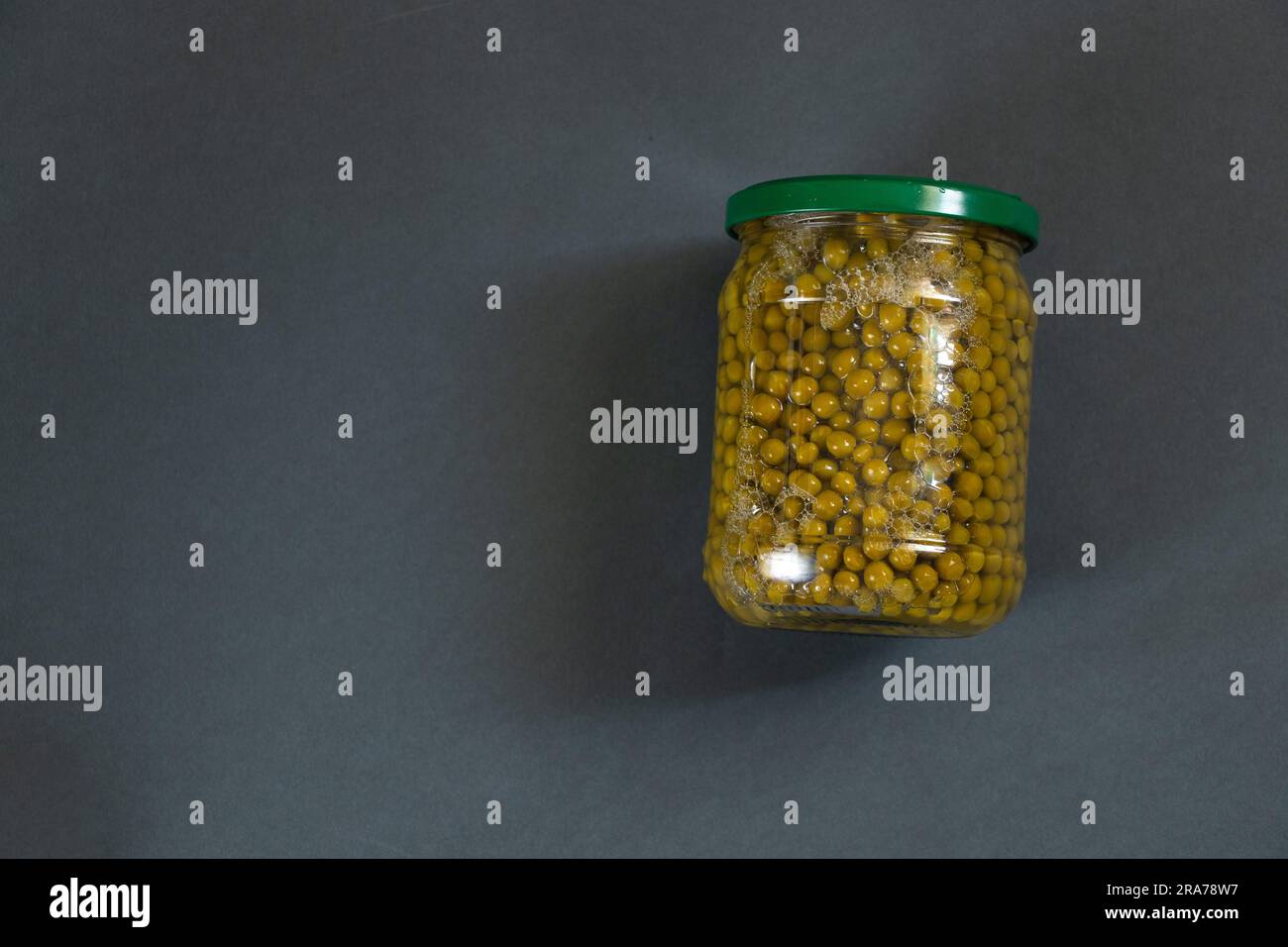 Full glass fresh peas hi-res stock photography and images - Alamy