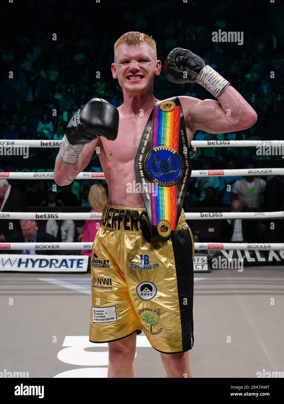 Mark Jeffers celebrates victory against Zak Chelli after their Super ...