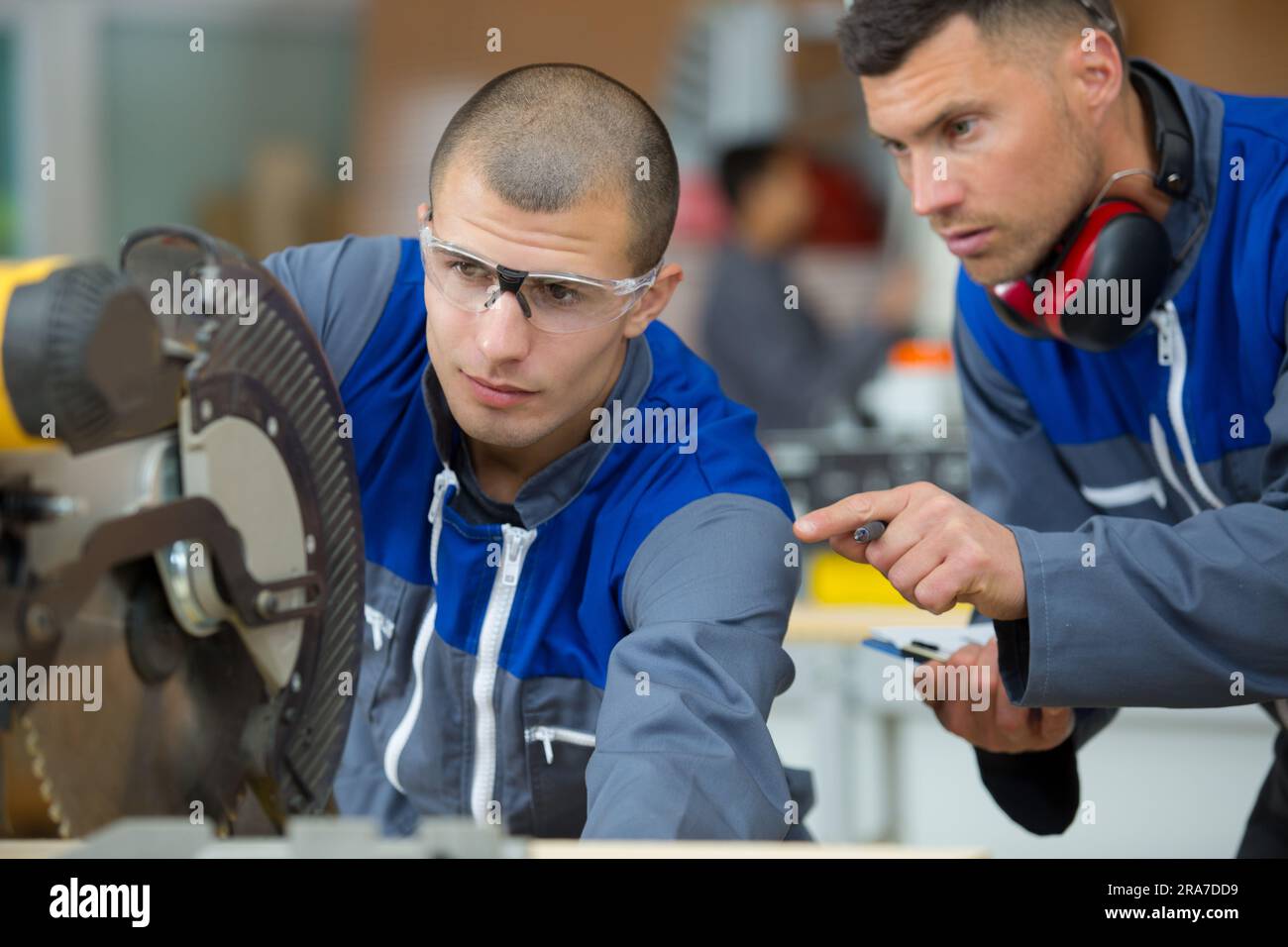construction worker industrial carpenter using circular saw Stock Photo ...