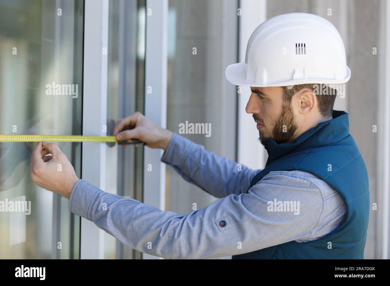 worker measuring door with a tape Stock Photo - Alamy