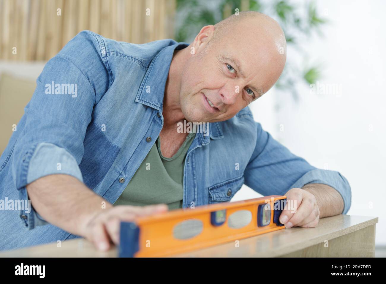 Spirit level on window hi-res stock photography and images - Alamy