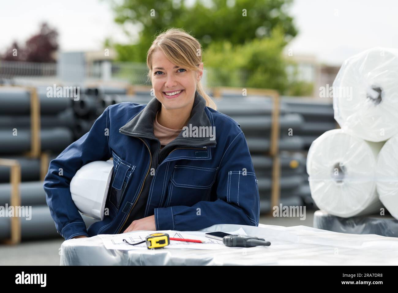 Female engineer and pipes hi-res stock photography and images - Alamy