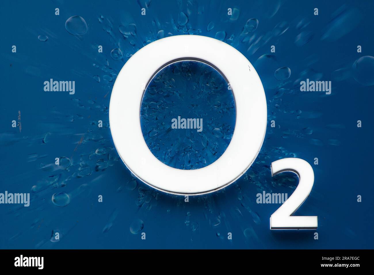 O2 logo shop sign hi-res stock photography and images - Alamy