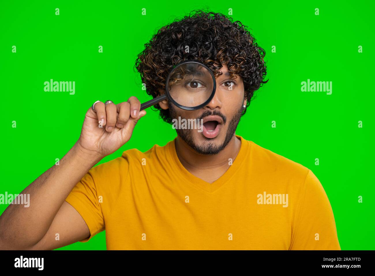 Investigator researcher scientist man holding magnifying glass near ...