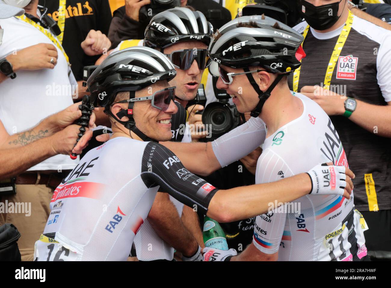 Adam Yates celebrates victory with team Stock Photo - Alamy Adam Yates celebrates victory with team Stock Photo - Alamy
