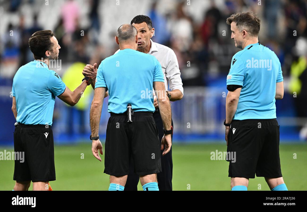PARIS, FRANCE - JUNE 19: referee Mateu Lahoz and head coach Gus Poyet ...