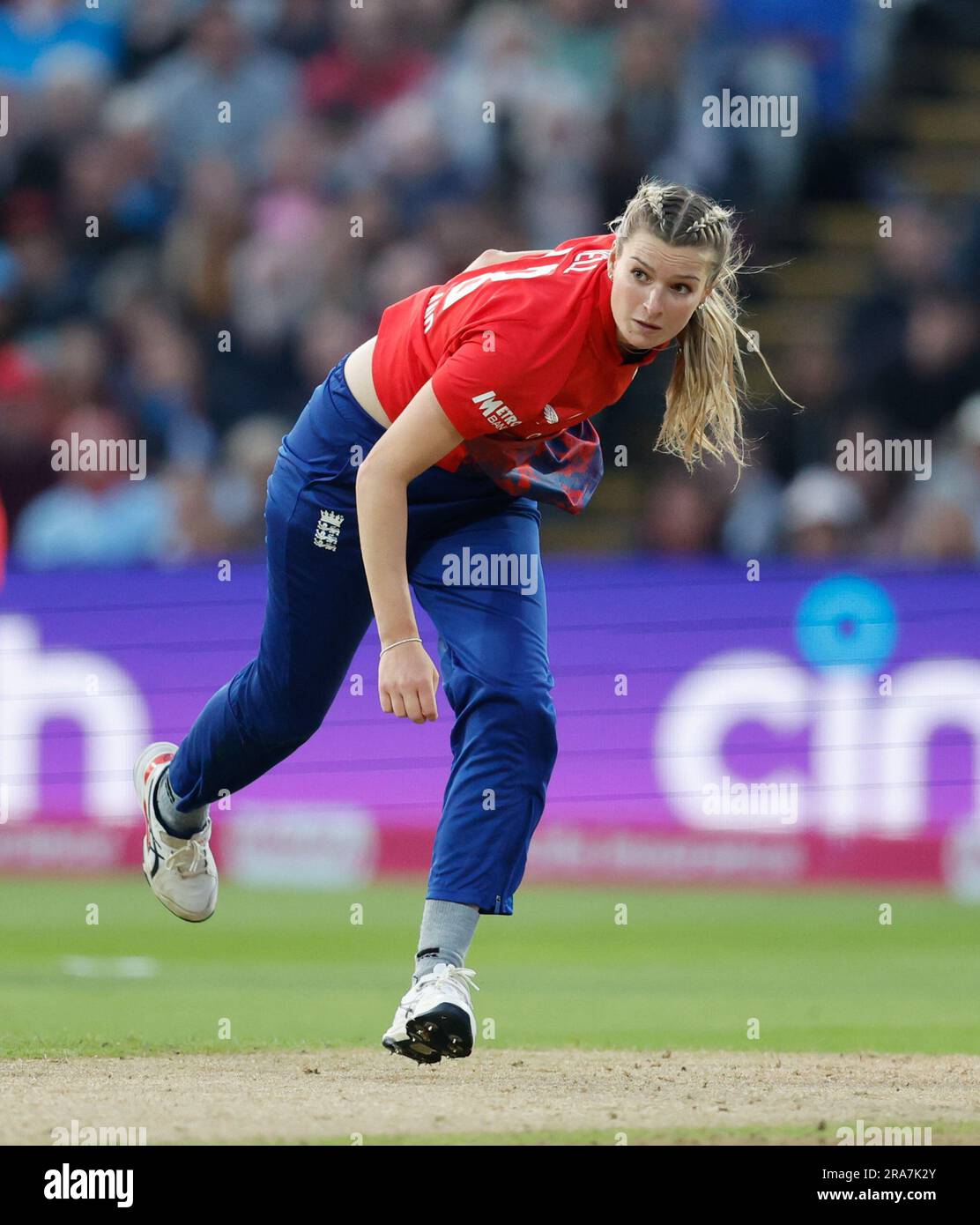 Lauren bell england bowling hi-res stock photography and images - Alamy