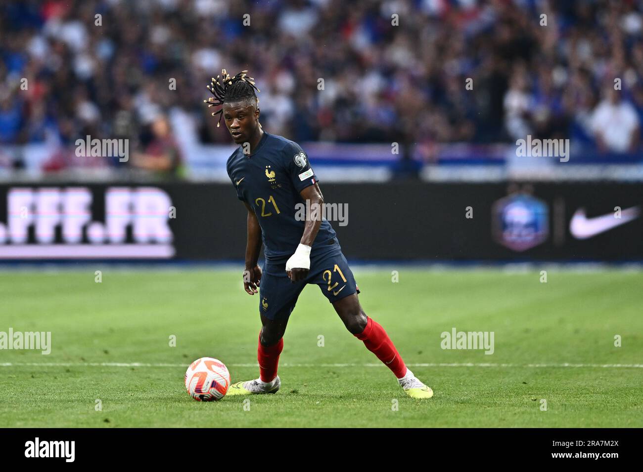 PARIS, FRANCE - JUNE 19: Eduardo Camavinga of France controls ball ...