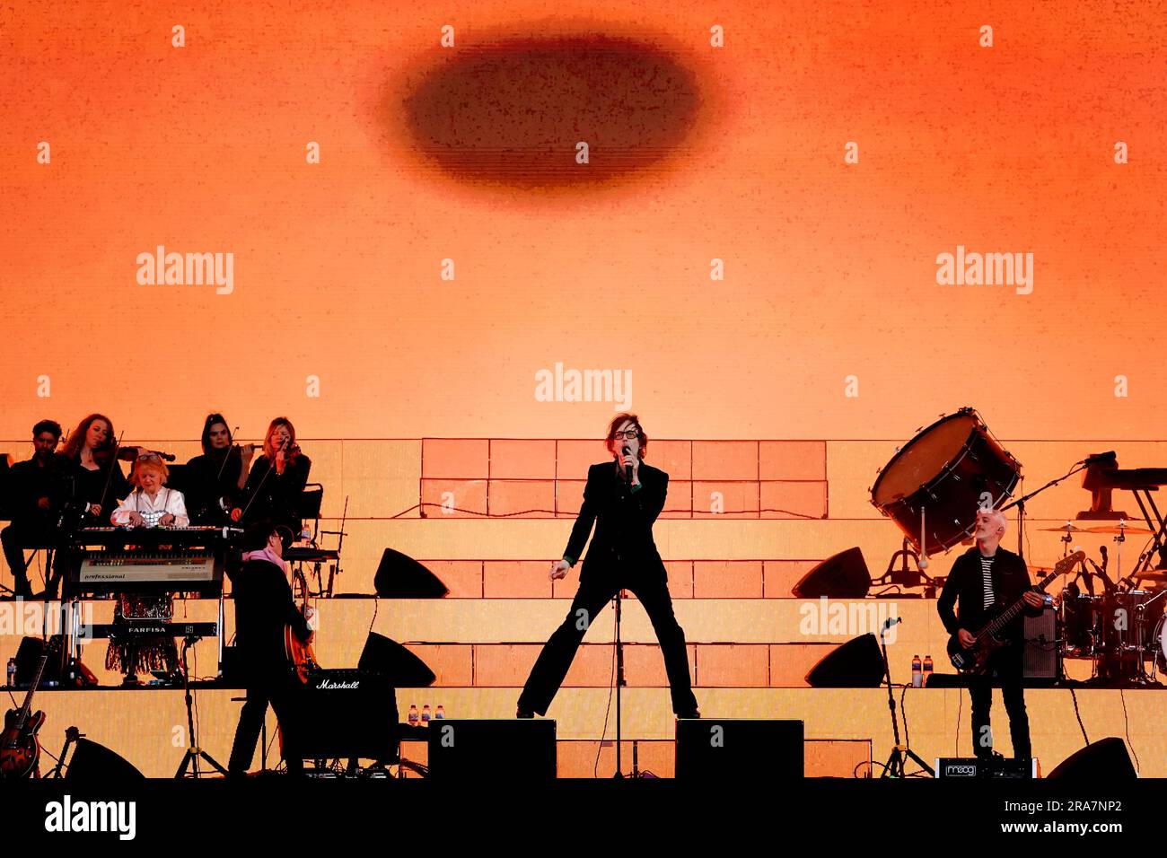 Showbiz pulp hi-res stock photography and images - Alamy