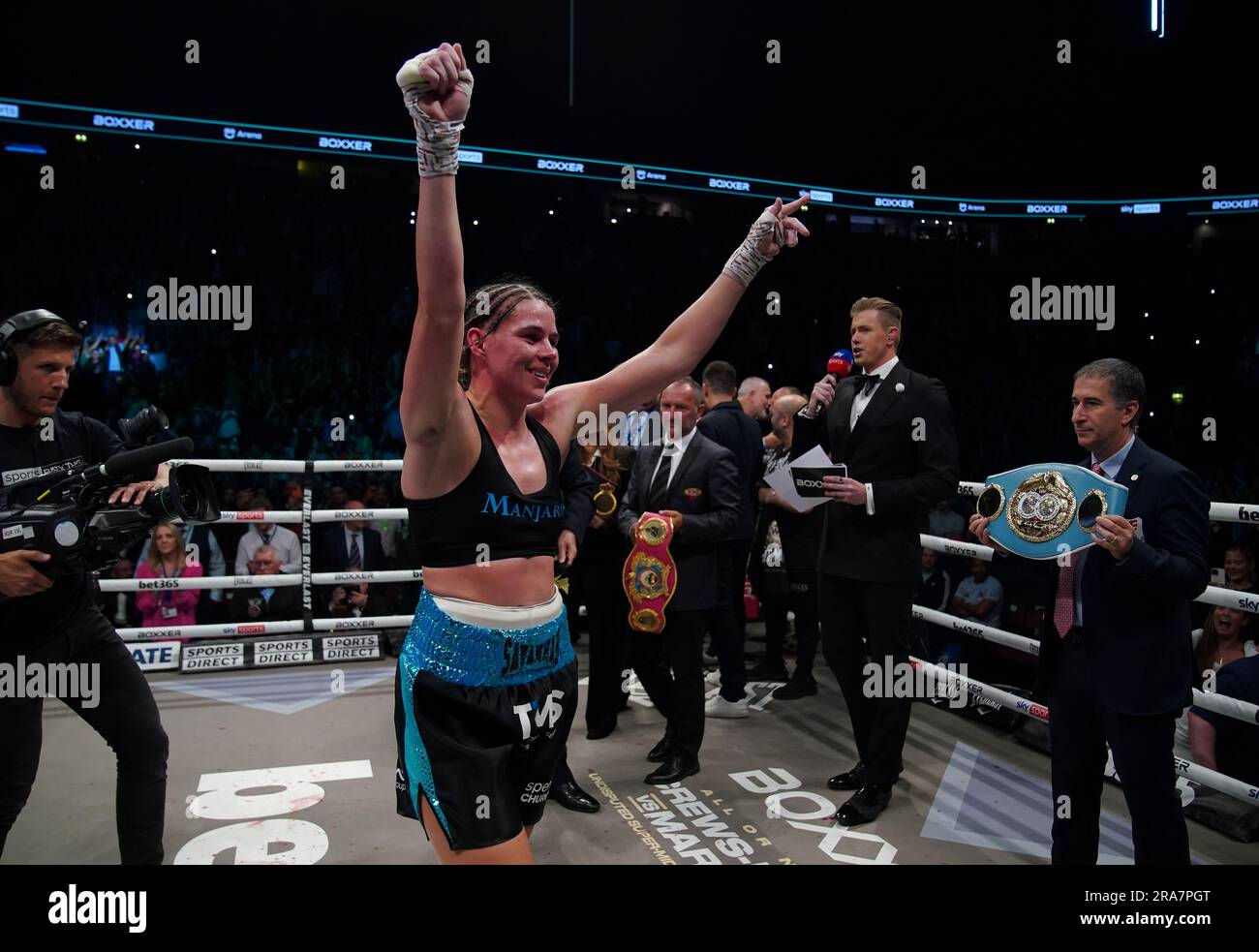 Savannah Marshall celebrates victory against Franchon Crews-Dezurn ...
