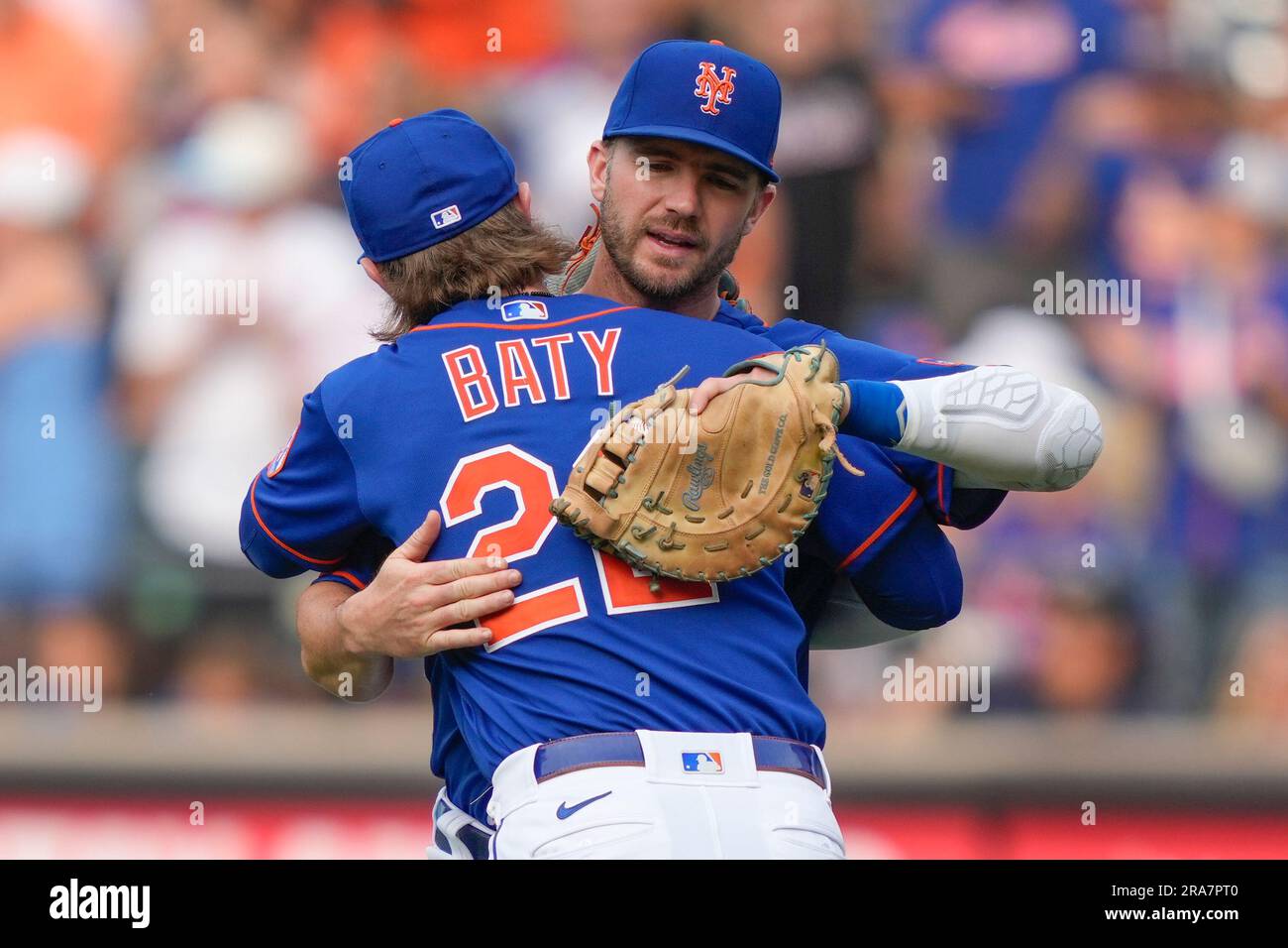 New York Mets first baseman Pete Alonso, right, celebrates with third ...