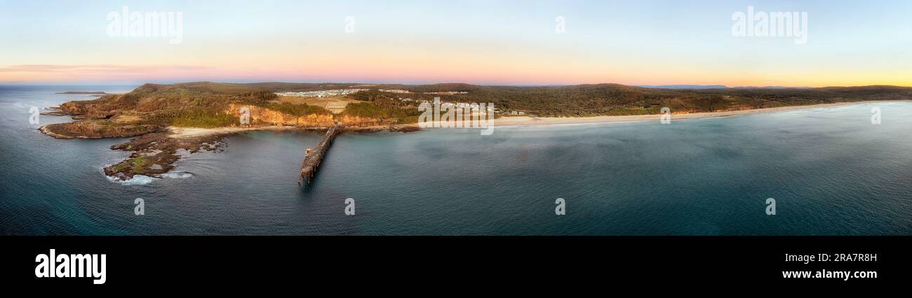 Long scenic Middle Camp beach in Cathering Hill bay town Pacific coast ...