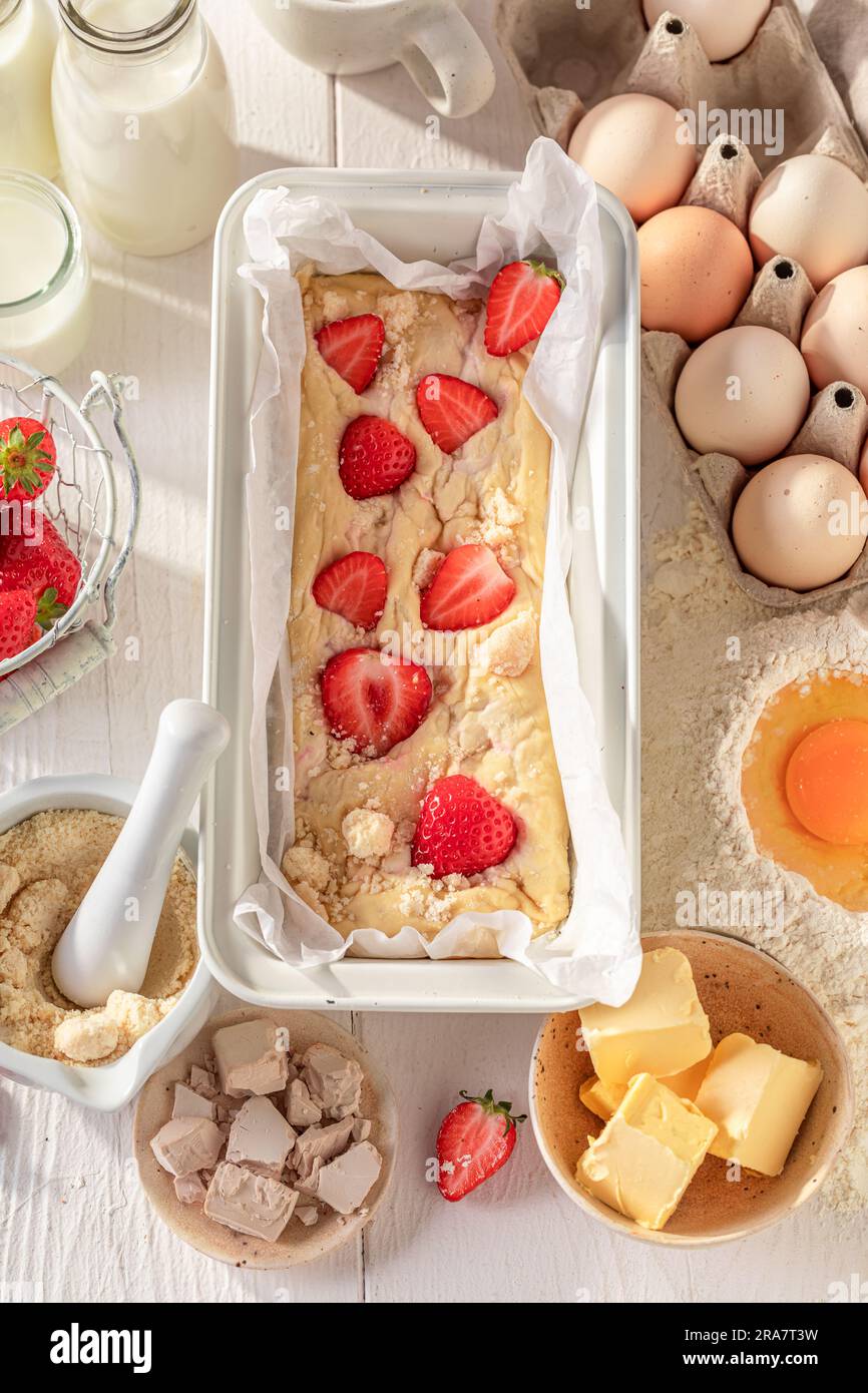 Delicious strawberry yeast cake as summer dessert. Strawberry yeast ...