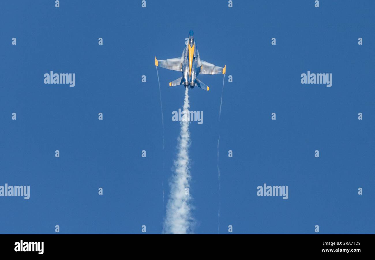 The amazing jets flying overhead Stock Photo - Alamy