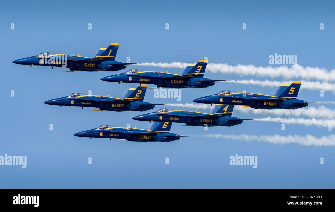 The amazing jets flying overhead Stock Photo - Alamy