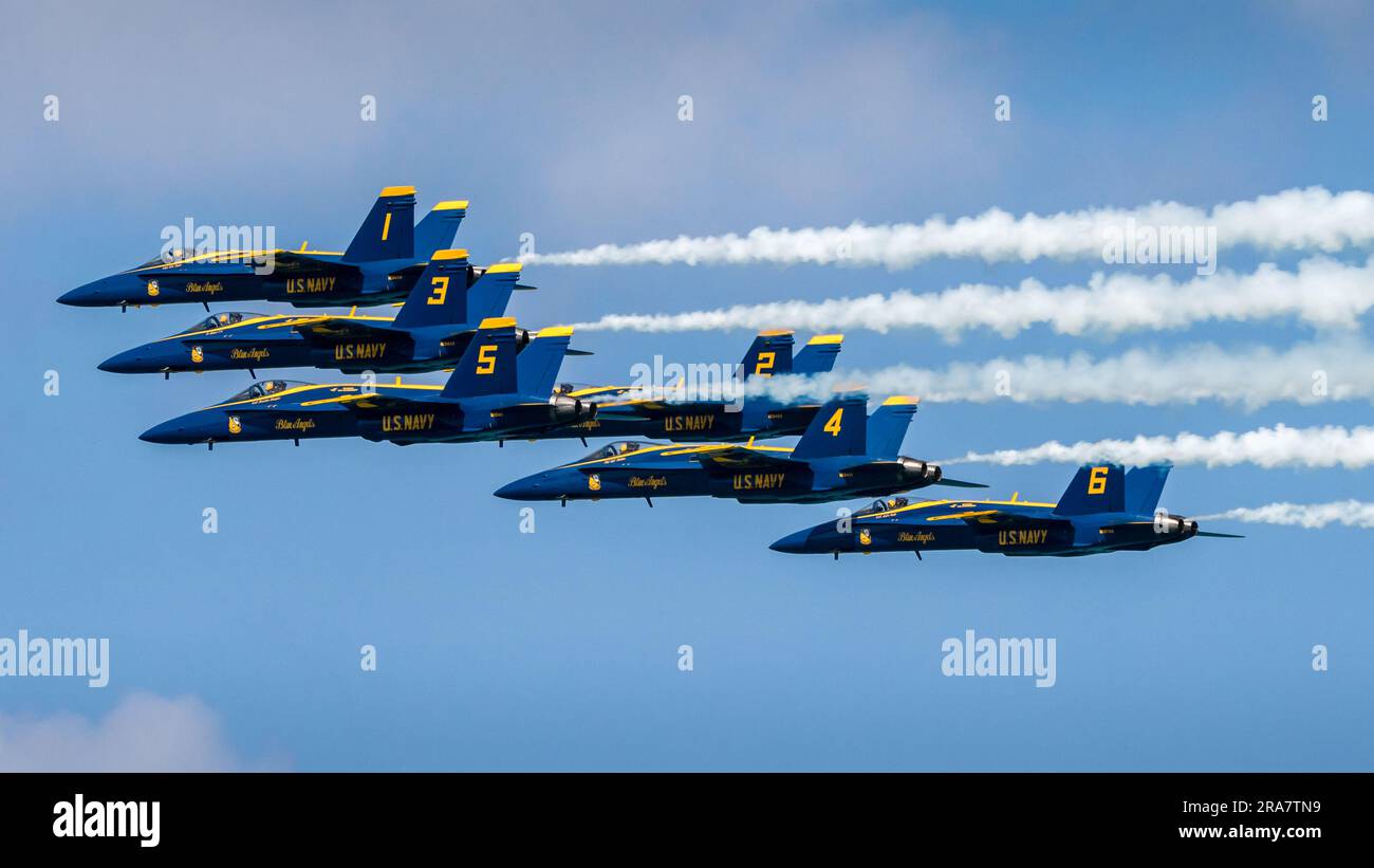 The amazing jets flying overhead Stock Photo - Alamy