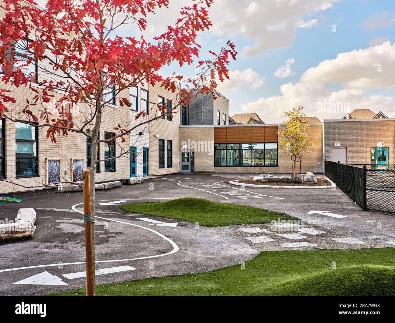 Modern canadian elementary school hi-res stock photography and images ...