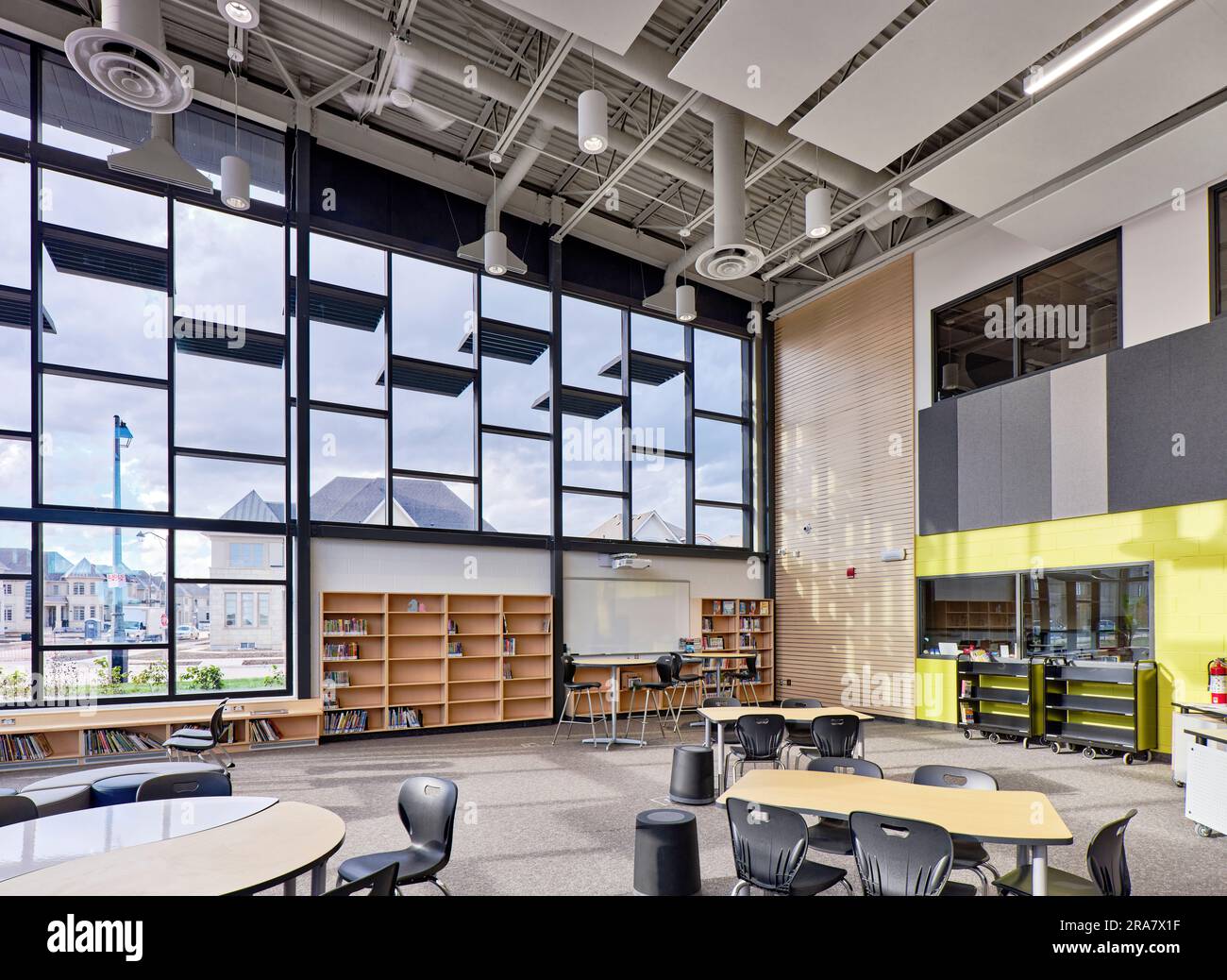 Modern canadian elementary school hi-res stock photography and images ...