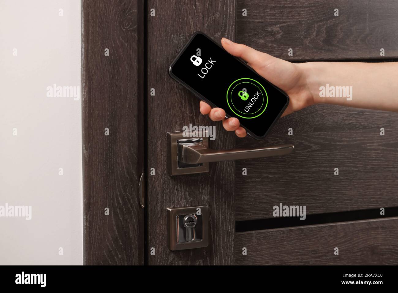 Open hotel door with smartphone hi-res stock photography and images - Alamy