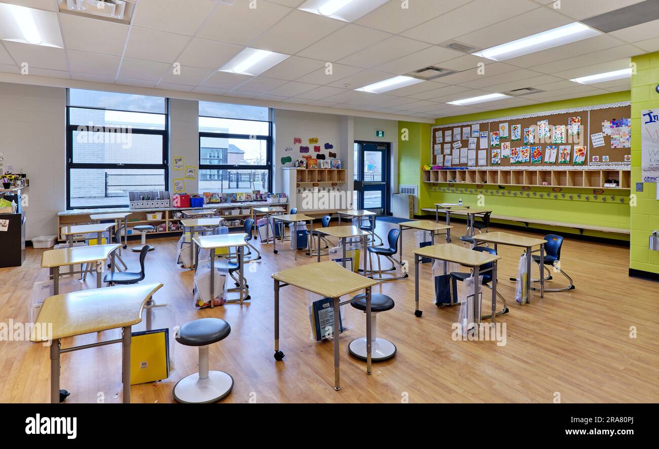 Elementary school lockers children hi-res stock photography and images ...